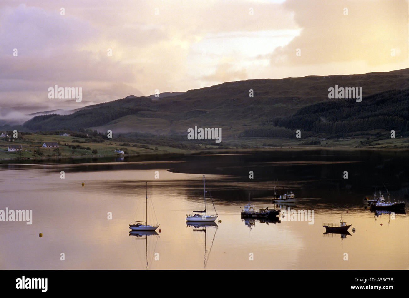 PORTREE BAY ISLE OF SKYE SCOTLAND Stock Photo - Alamy