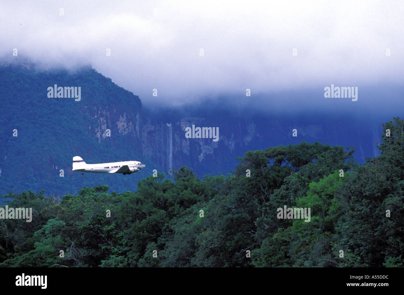Angel falls clouds hi-res stock photography and images - Alamy