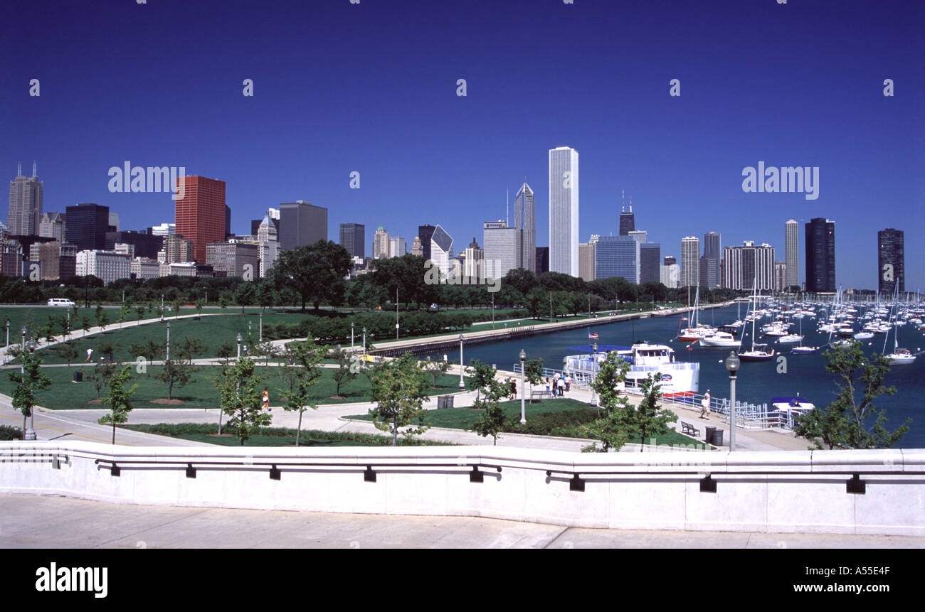Chicago Illinois USA skyline looking over Chicago Harbour from the ...
