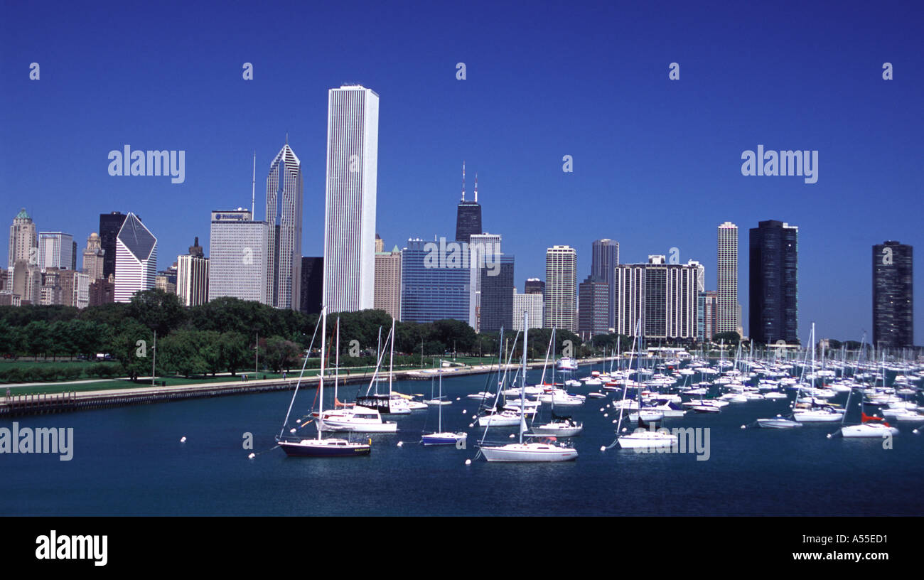 Chicago Illinois USA skyline looking over Chicago Harbour from the ...