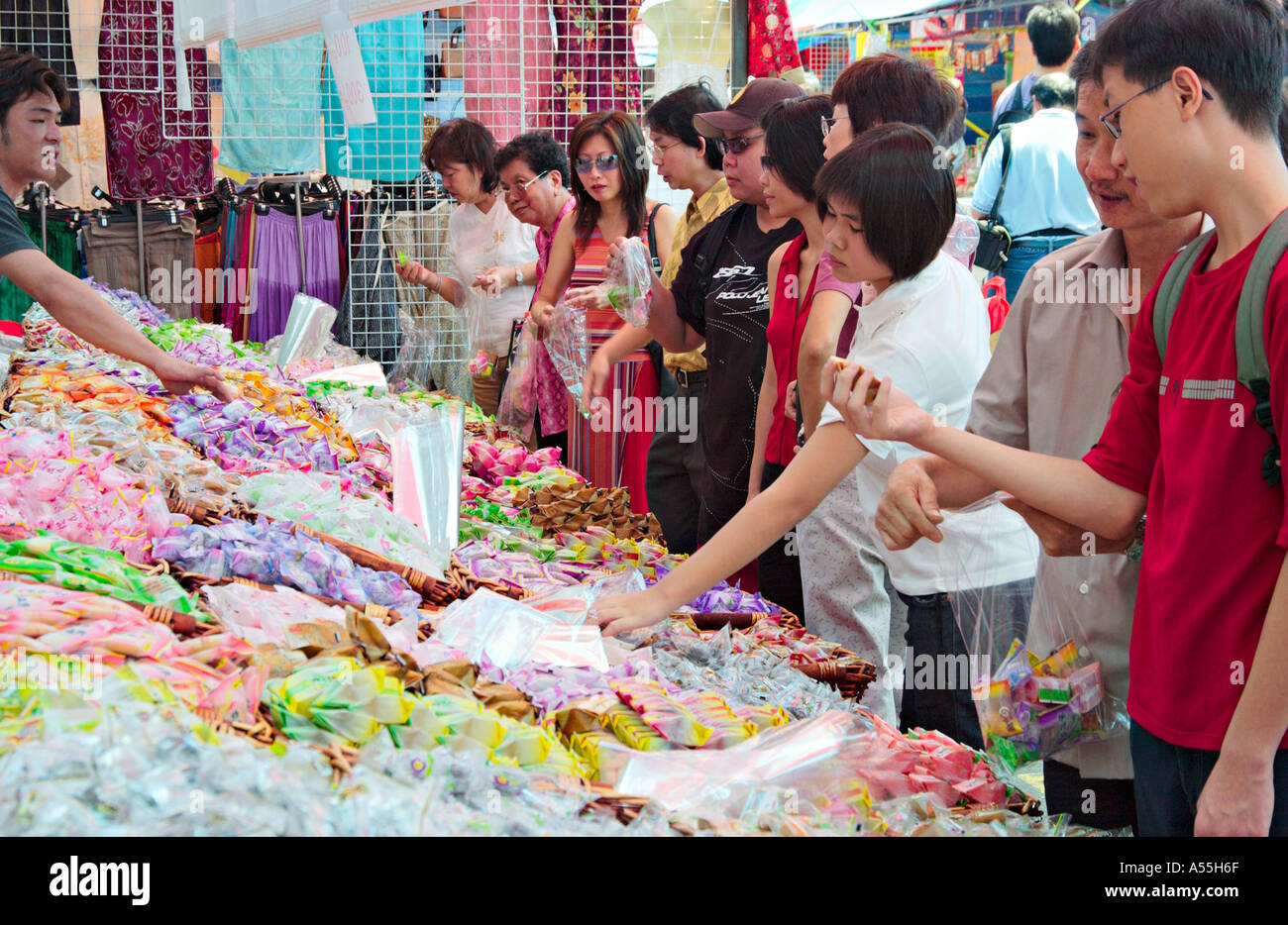 Fruit and produce outdoor market in Chinatown Singapore Stock Photo - Alamy