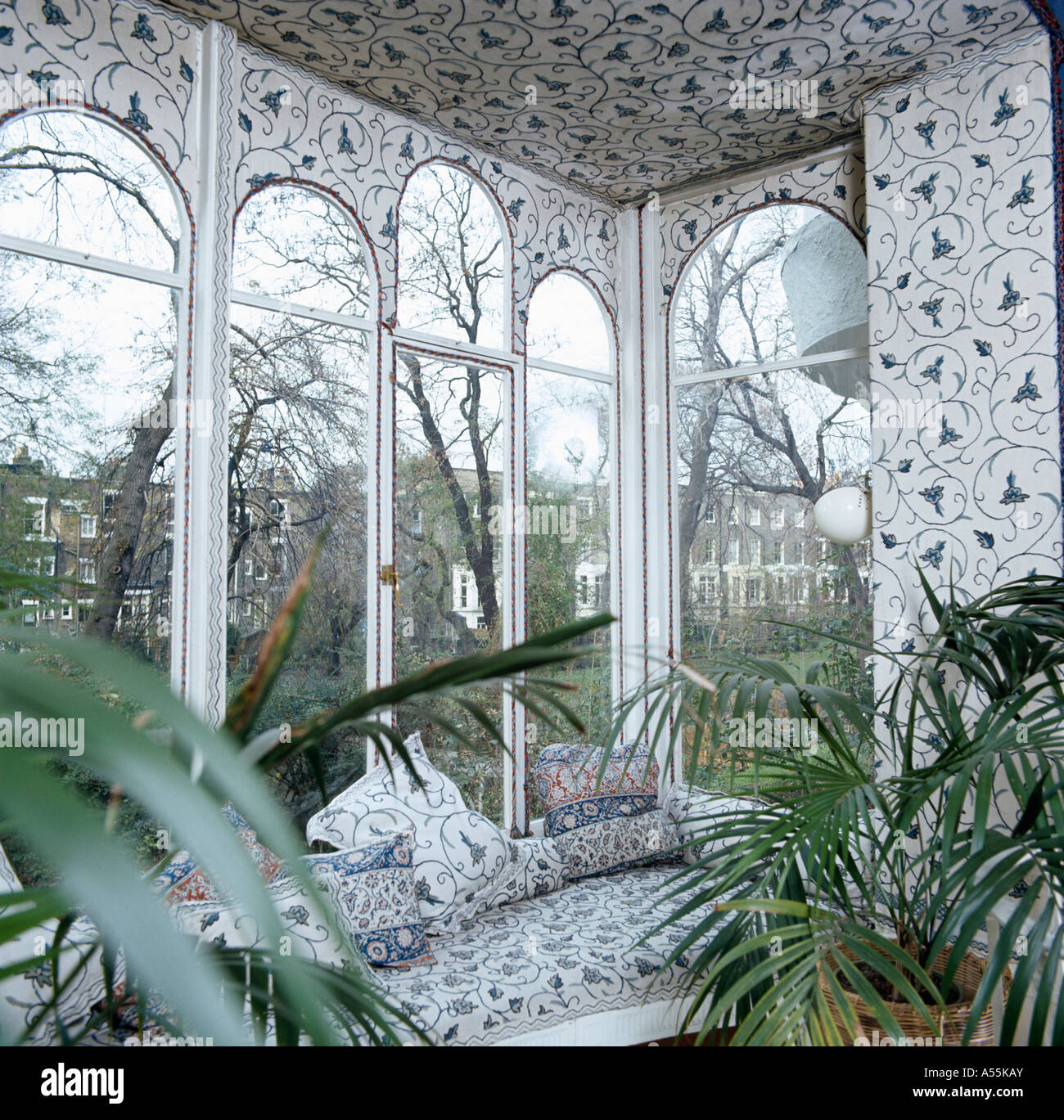 Empty house window seat and bay window hi-res stock photography and ...