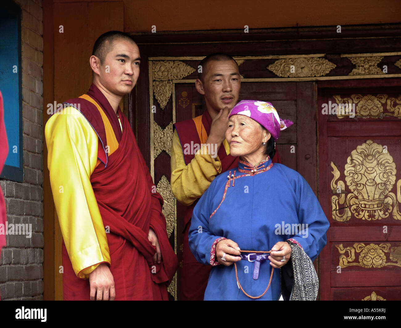 Country gate woman hi-res stock photography and images - Alamy