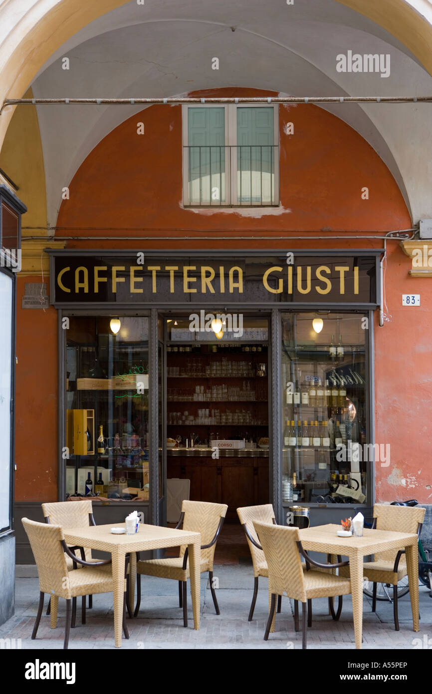 Outdoor cafe Modena Emilia Romagna Italy Stock Photo - Alamy