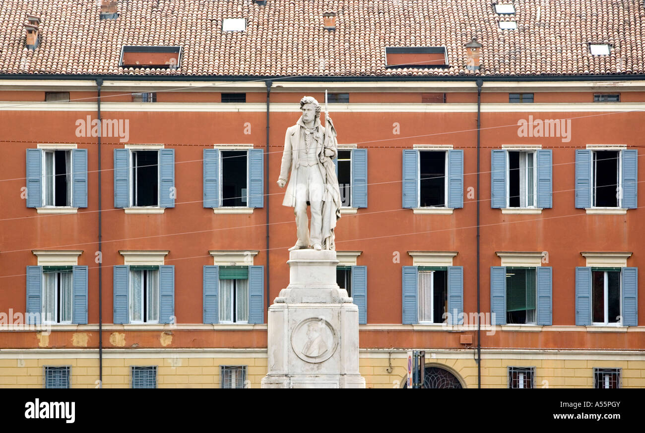 Statue with building Modena Emilia Romagna Italy Stock Photo - Alamy