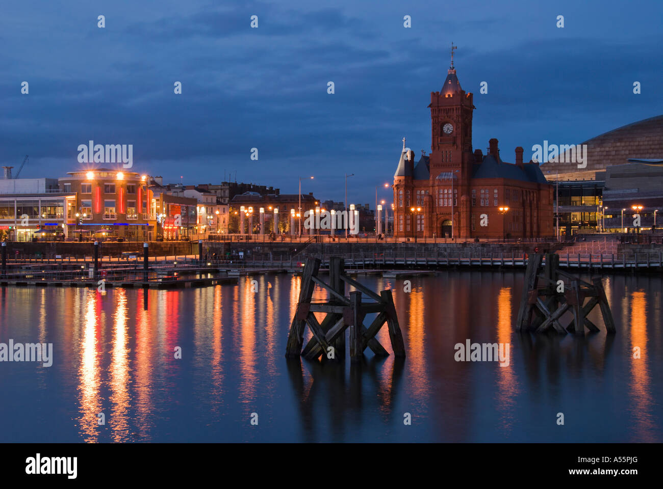 Pierhead building reflection hi-res stock photography and images - Alamy