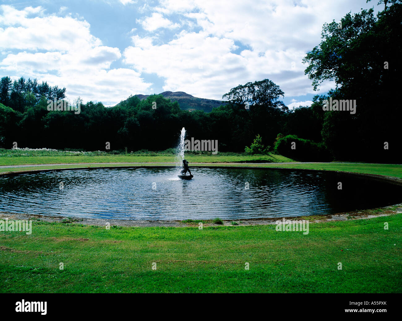 Round water feature hi-res stock photography and images - Alamy