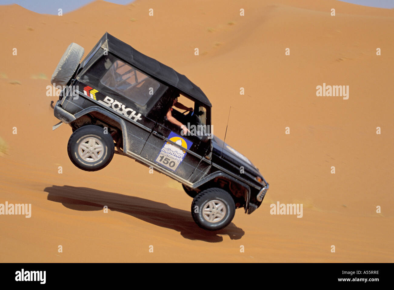 Jumping over cars hi-res stock photography and images - Alamy