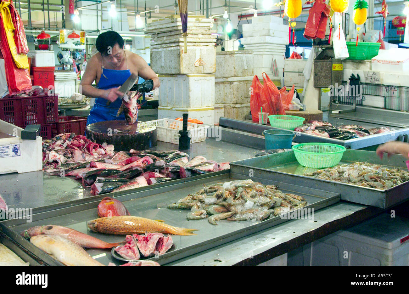 Fish market in the Chinese complex in Singapore s Chinatown Stock Photo ...