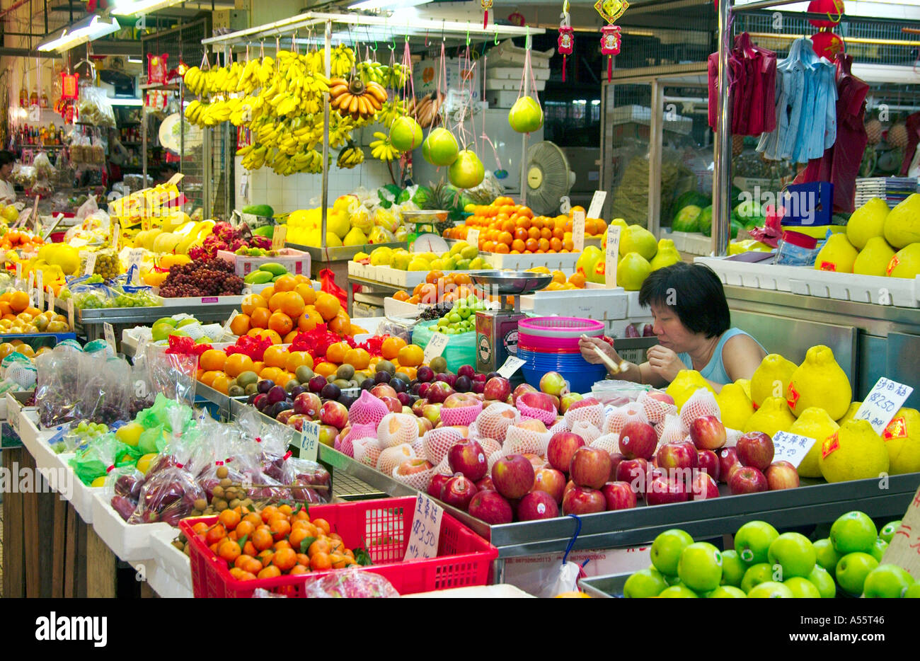 Fruit market in the Chinese complex in Singapore s Chinatown Stock ...