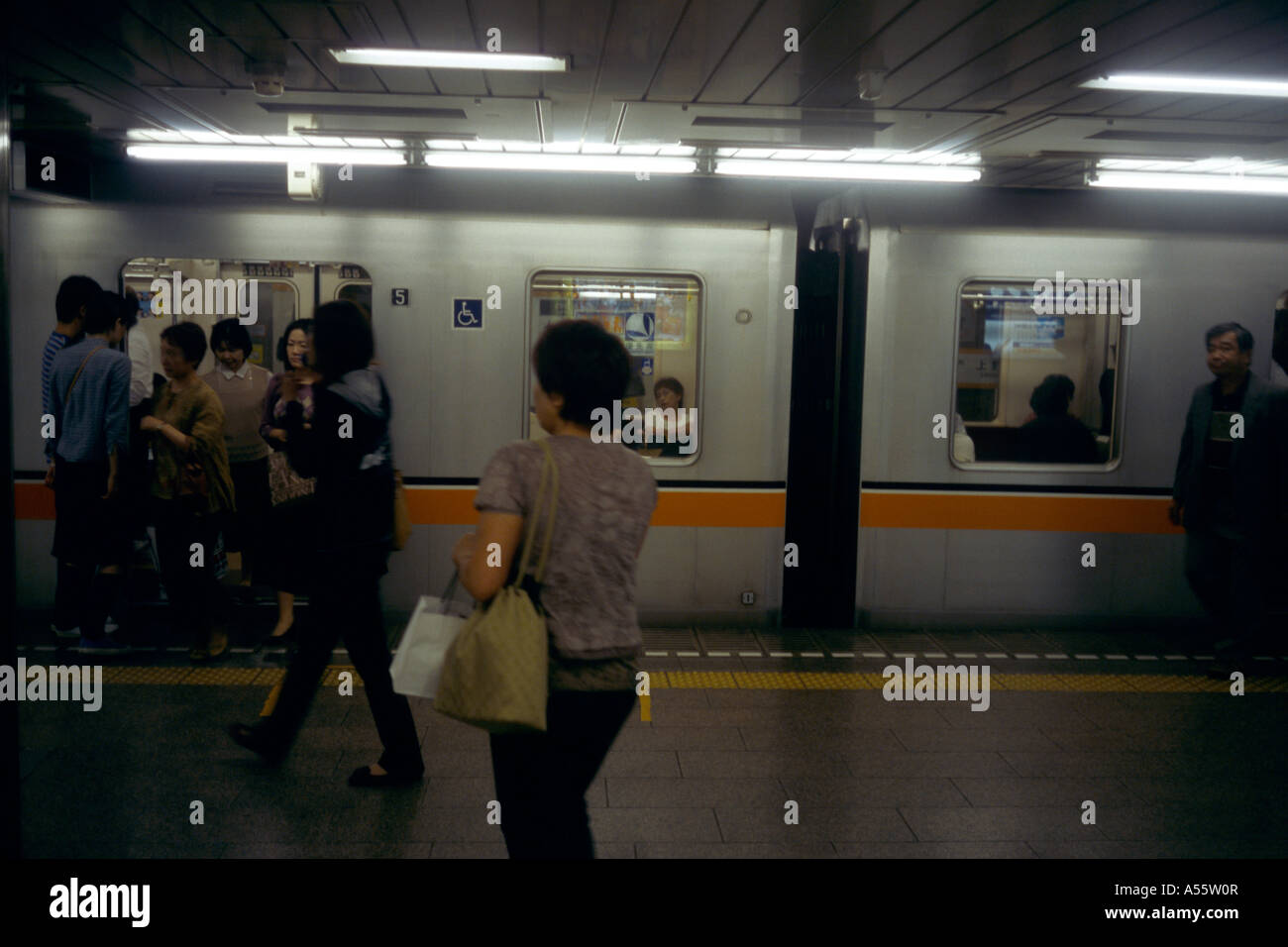 Inside the Tokyo subway Stock Photo - Alamy