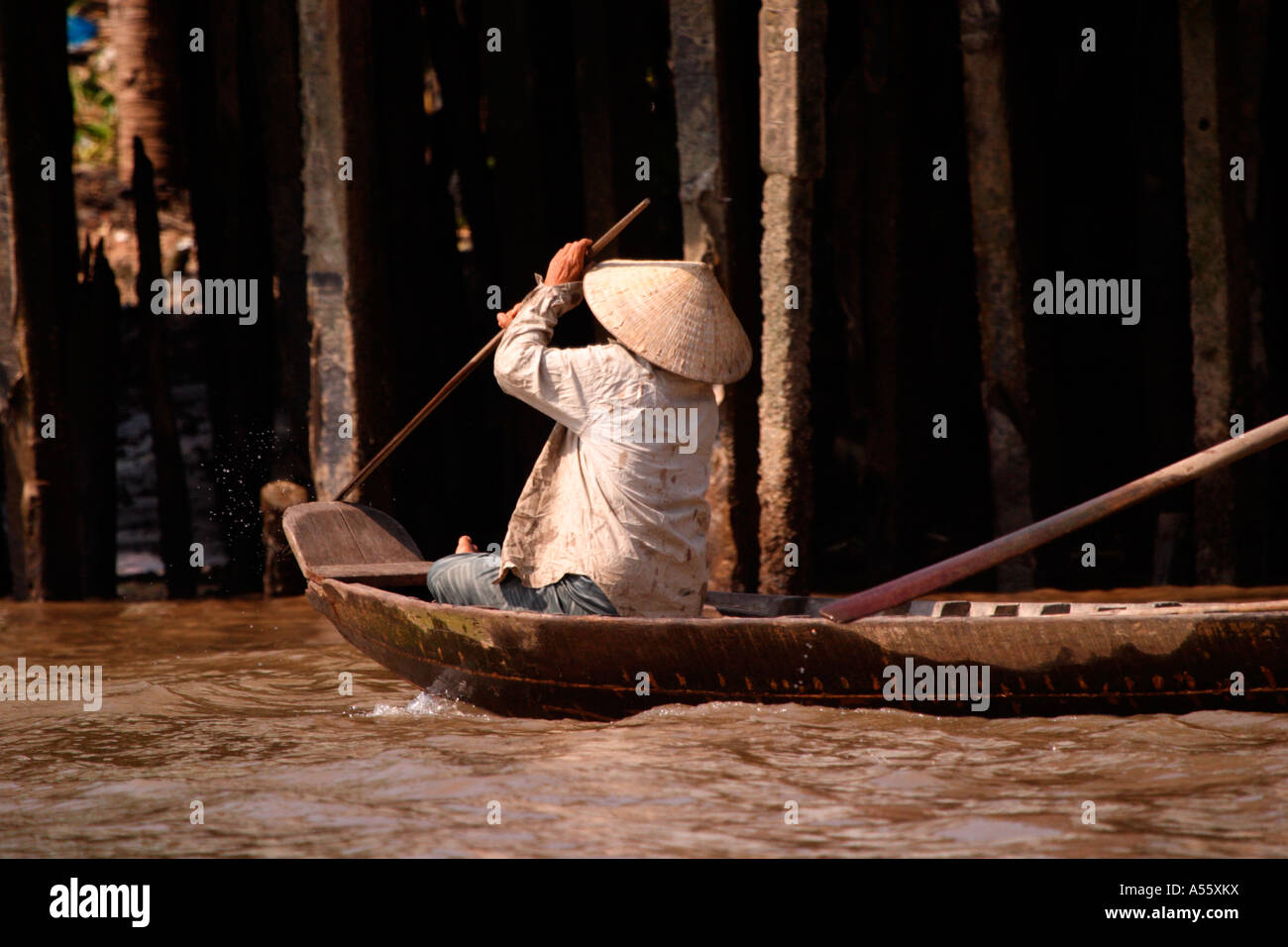 Vietnamese woman rowing boat Stock Photo - Alamy