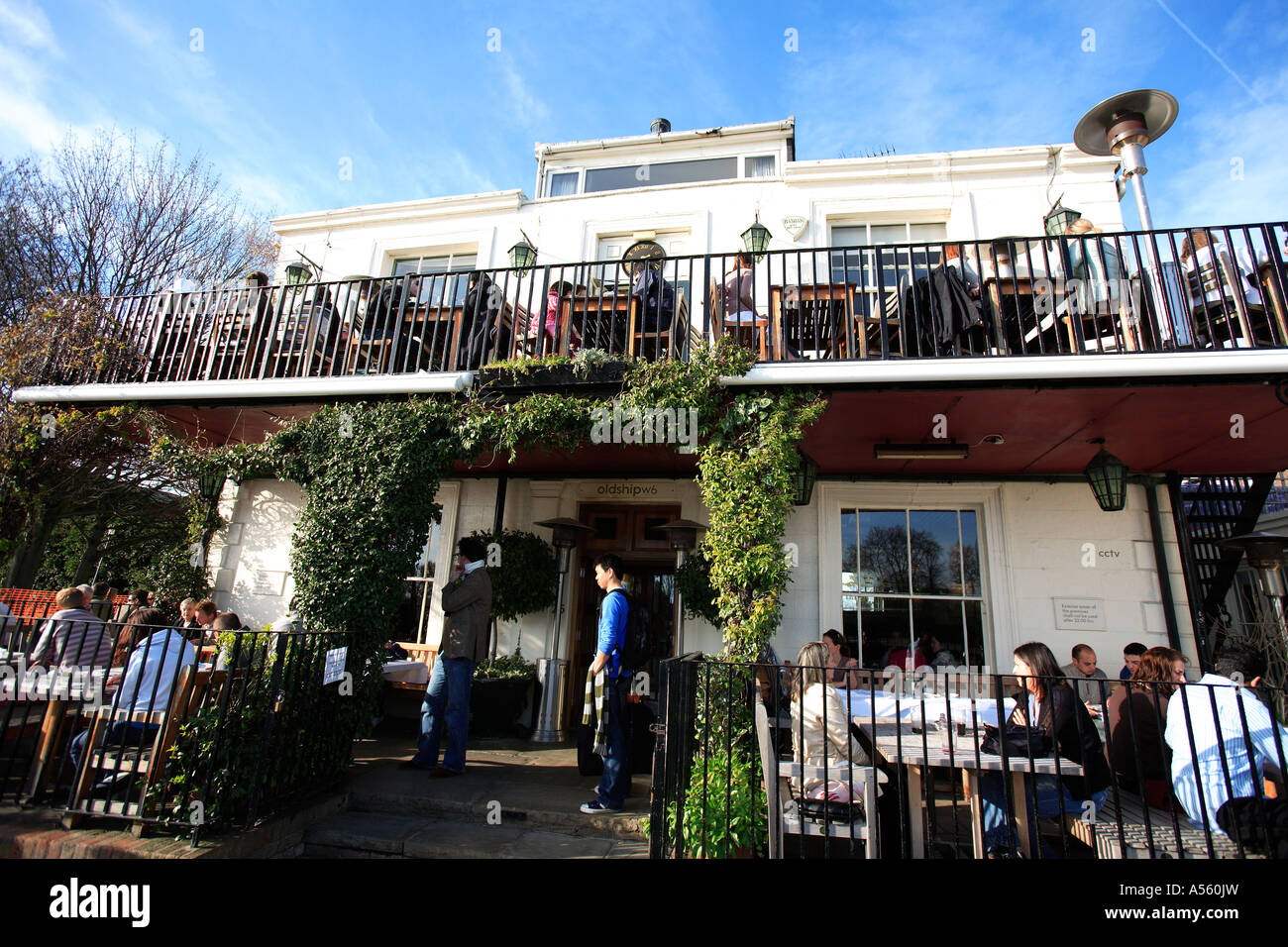 The ship pub london bridge hi-res stock photography and images - Alamy