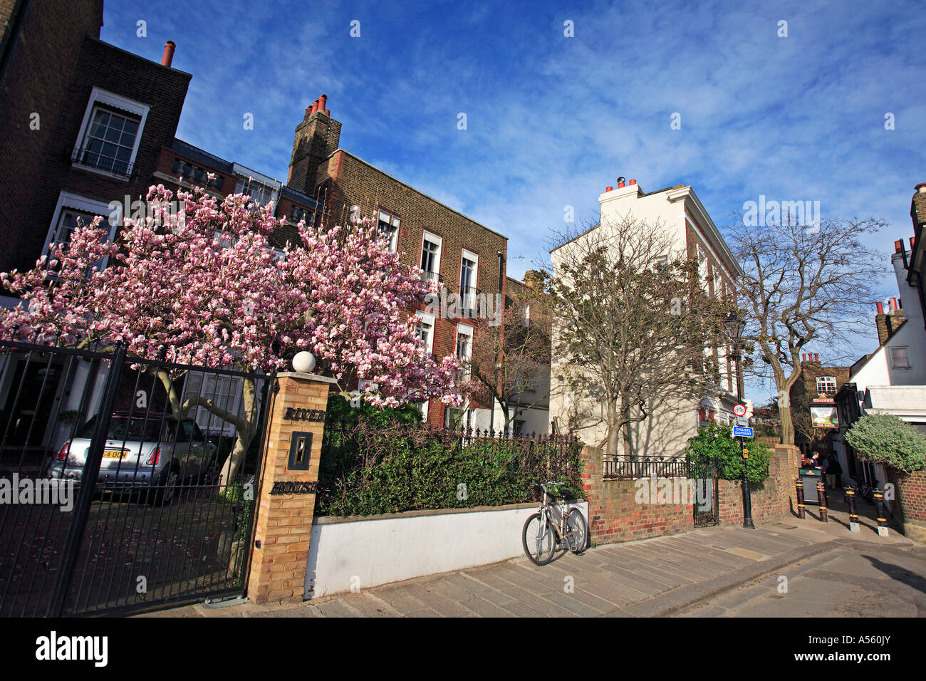 The dove hammersmith hi-res stock photography and images - Alamy