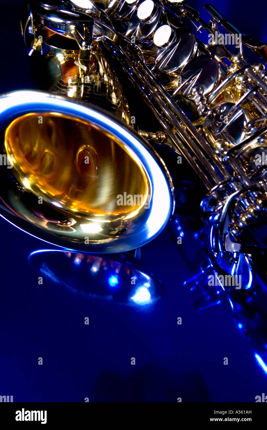 Alto saxophone on reflective black background Stock Photo - Alamy