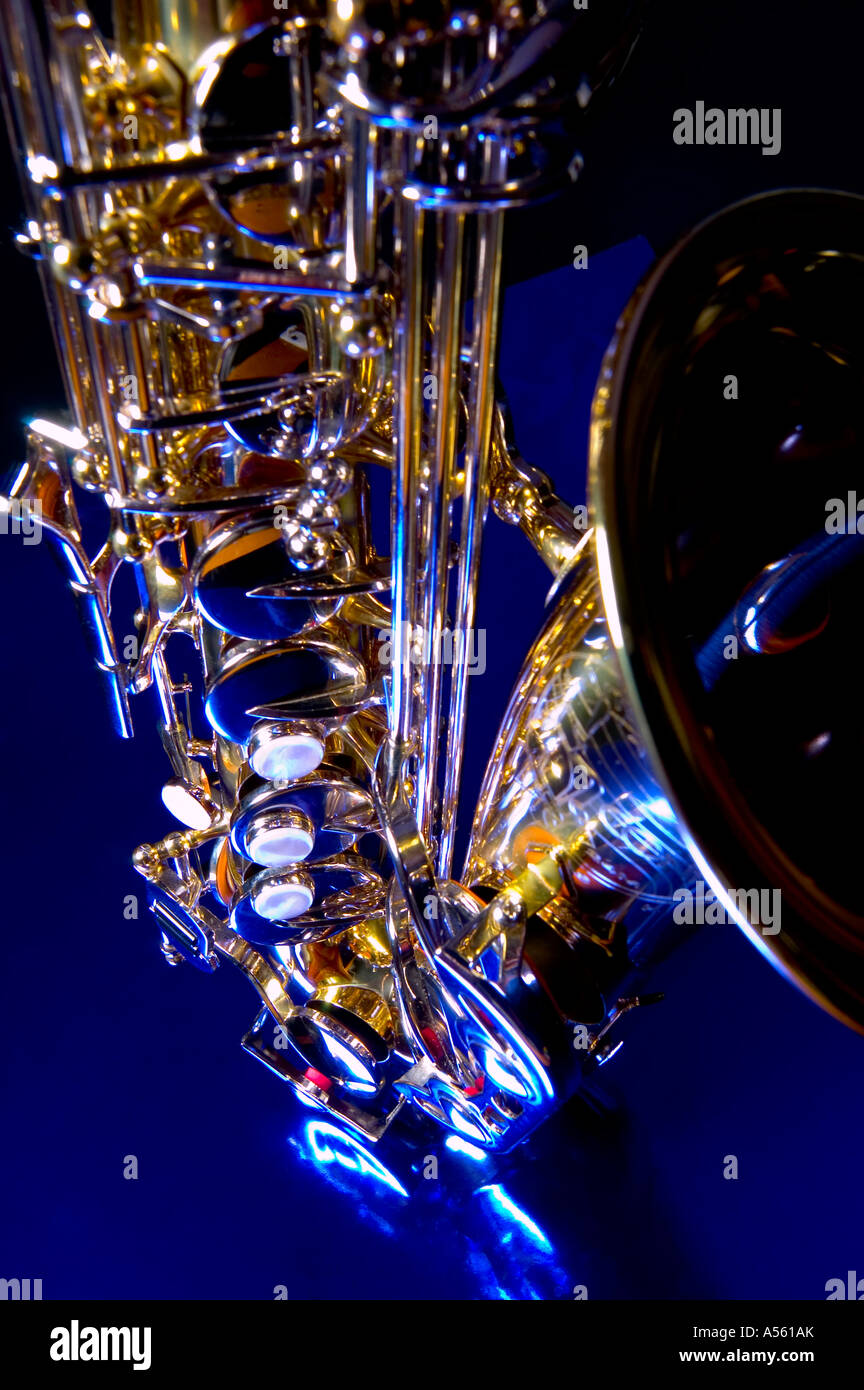 Alto saxophone on reflective black background Stock Photo - Alamy