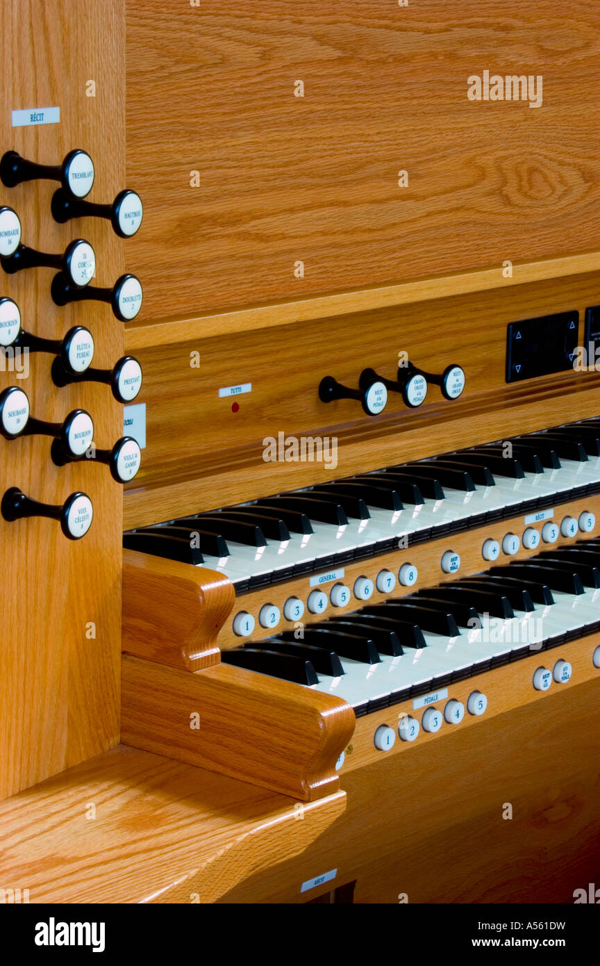 Pipe organ keyboard console Stock Photo - Alamy