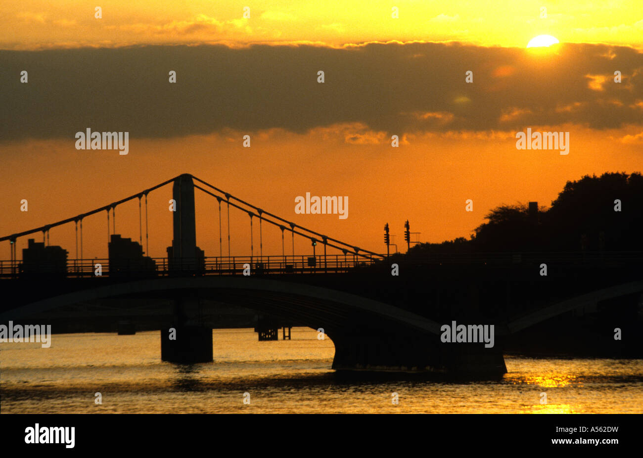 Sunset over the Thames at Chelsea Bridge London England Stock Photo - Alamy