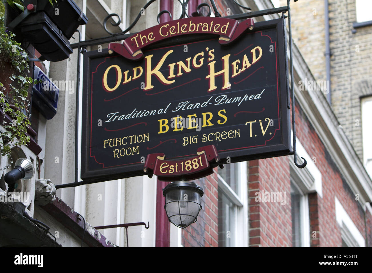 Old kings head pub hi-res stock photography and images - Alamy