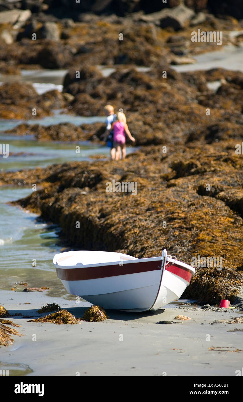 Kids at the beach hi-res stock photography and images - Alamy