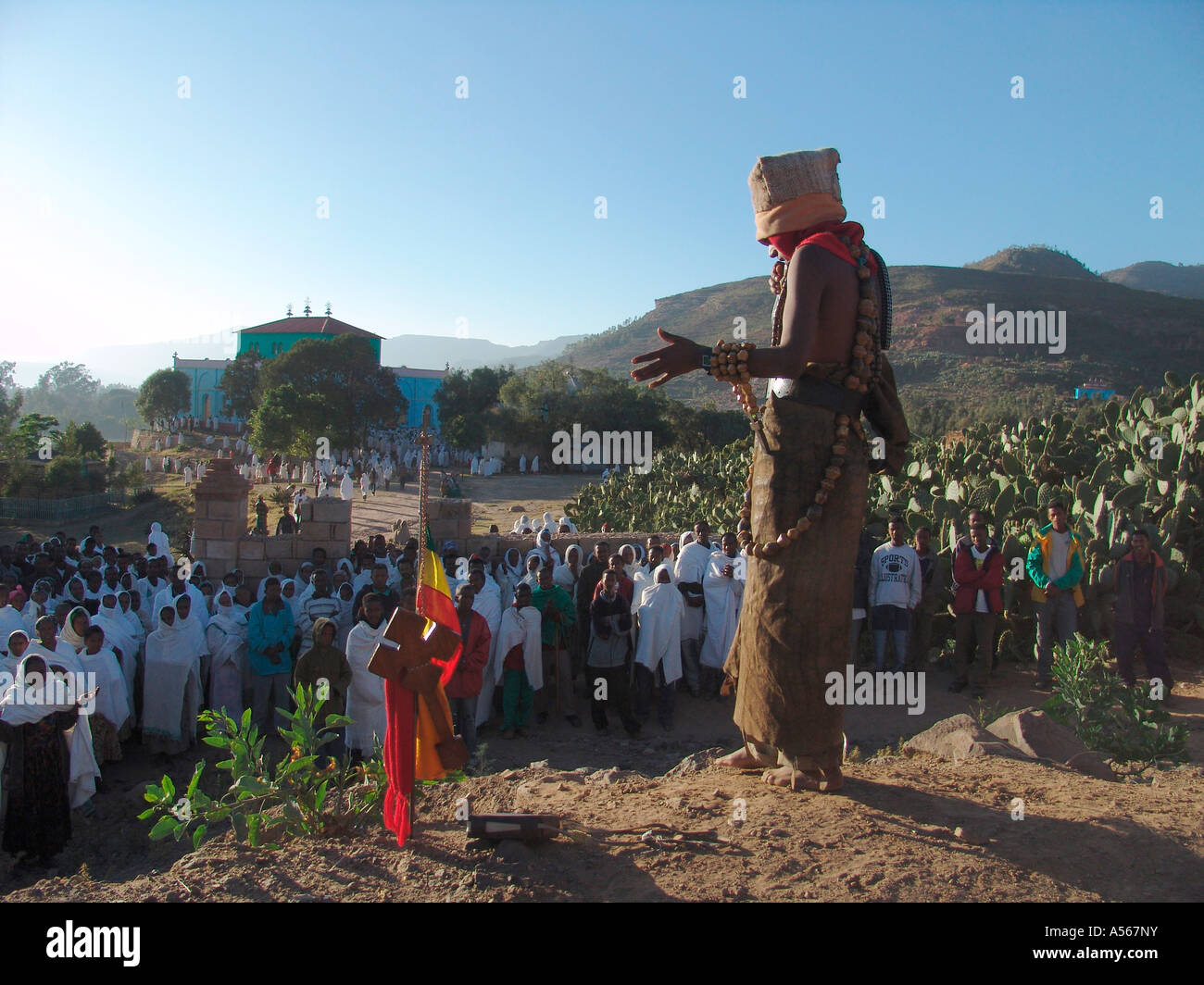 Congregation church standing hi-res stock photography and images - Alamy