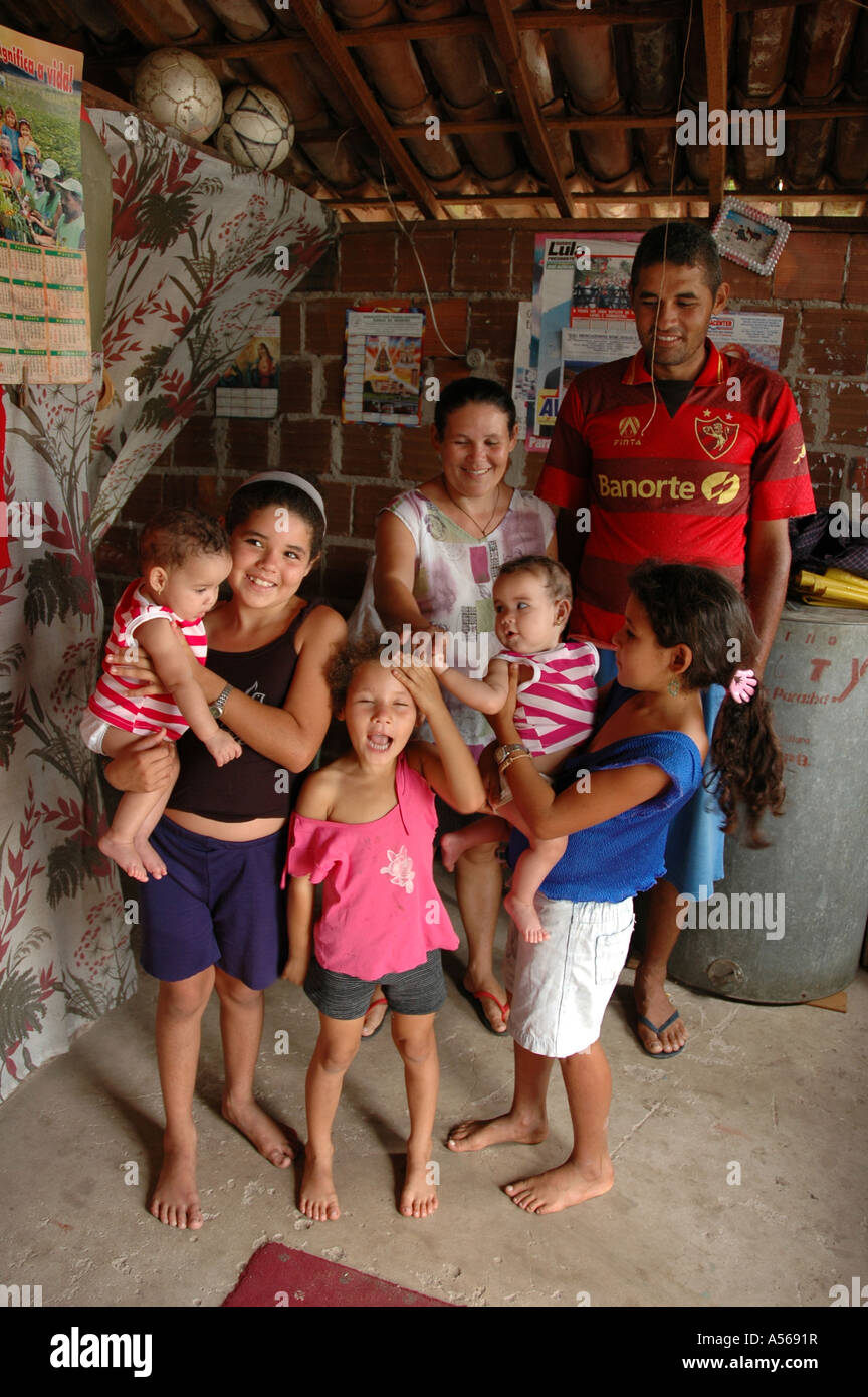 Painet iy8016 brazil family mogeiro paraiba 2005 country developing ...