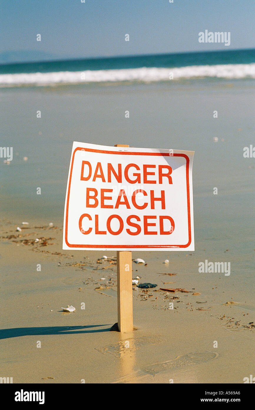 Beach closed signage hi-res stock photography and images - Alamy