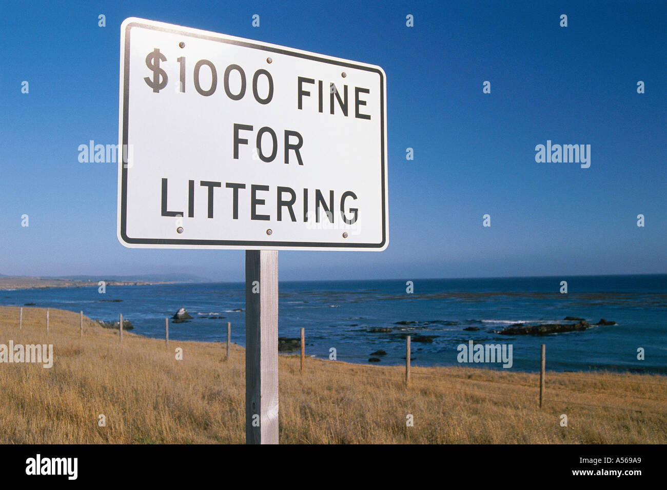 No littering sign beach hi-res stock photography and images - Alamy