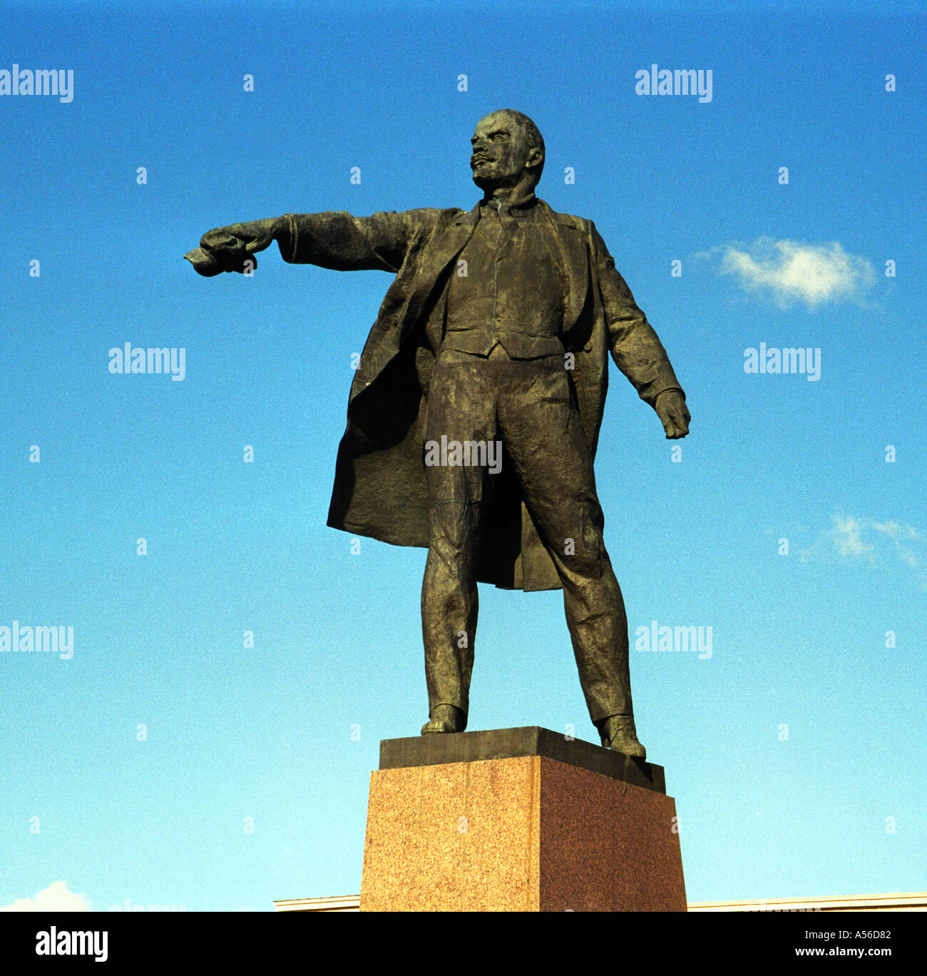 Statue of Lennin St Petersburg Stock Photo - Alamy