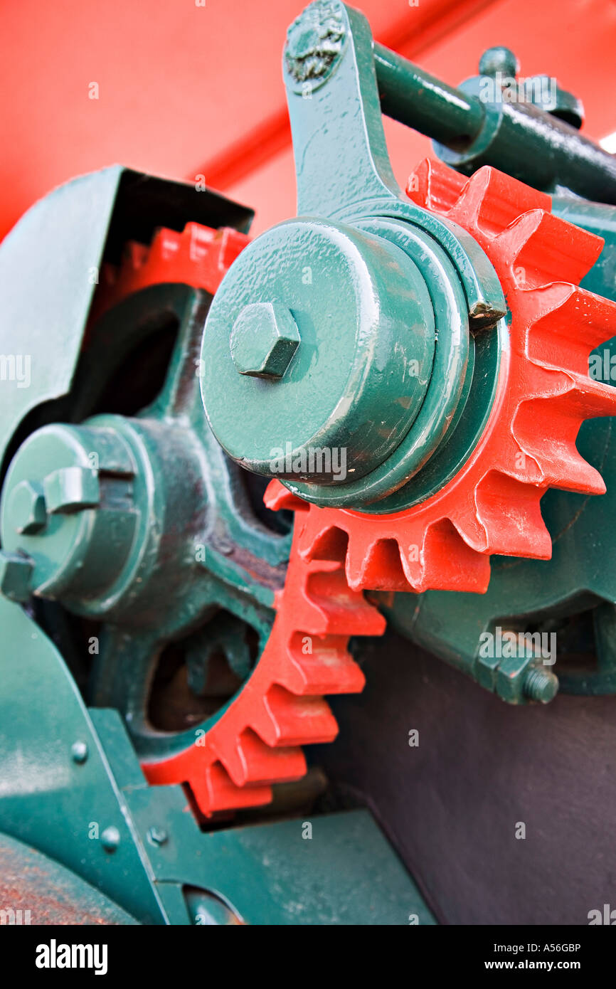 Green gears details hi-res stock photography and images - Alamy