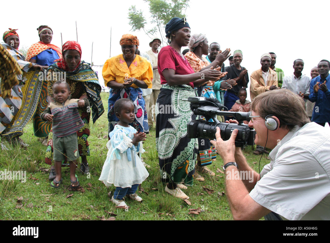 Kids filming hi-res stock photography and images - Alamy