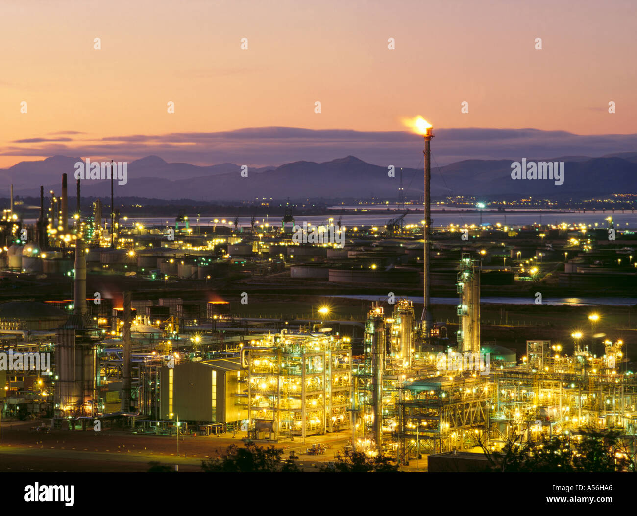 Oil production at grangemouth oil refinery hi-res stock photography and ...