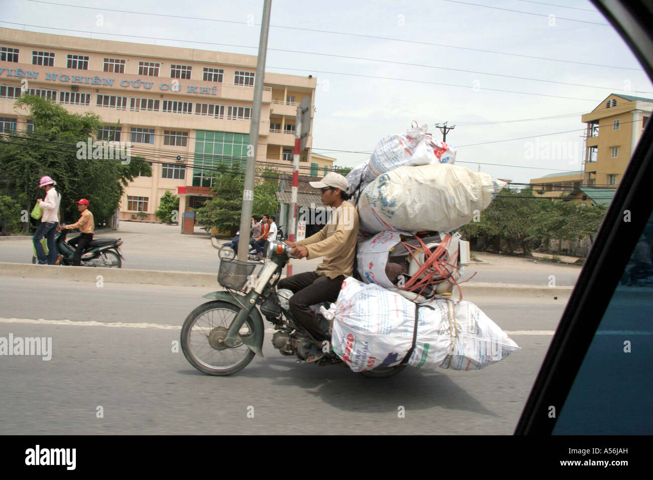 Conveying and carrying hi-res stock photography and images - Alamy