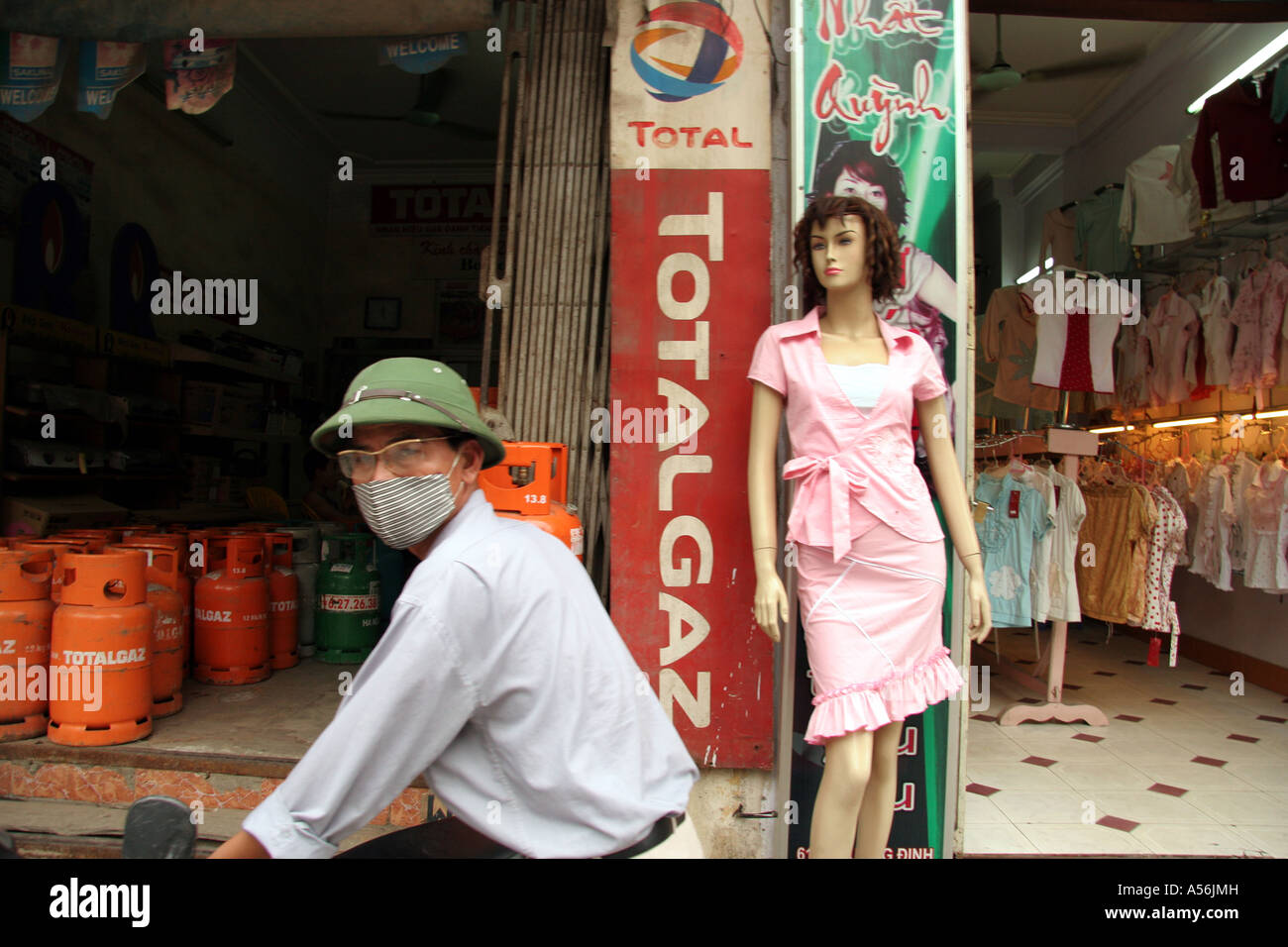 Painet iy8689 vietnam street scene hanoi photo 2005 country developing ...