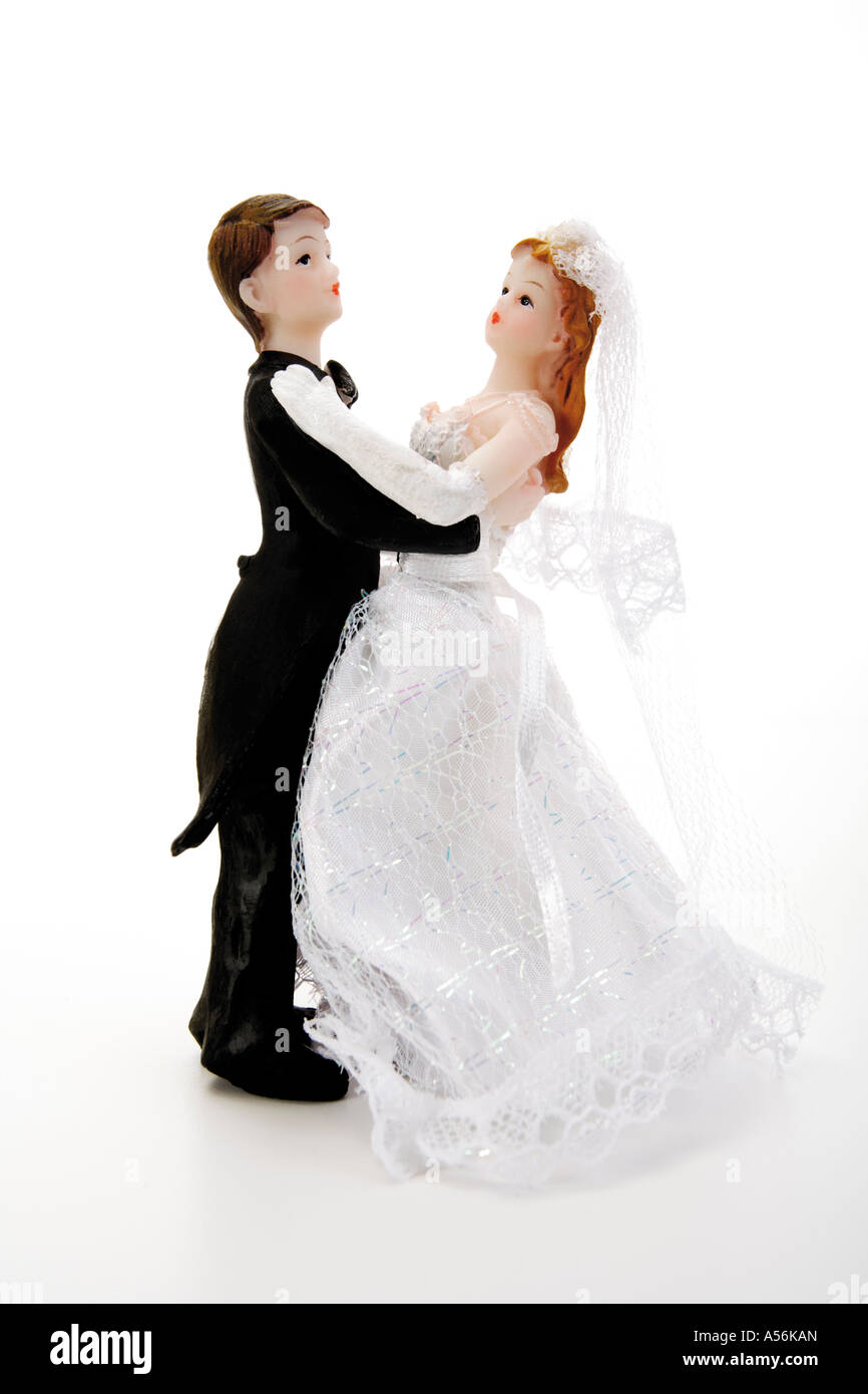 Wedding couple figurines dancing Stock Photo - Alamy