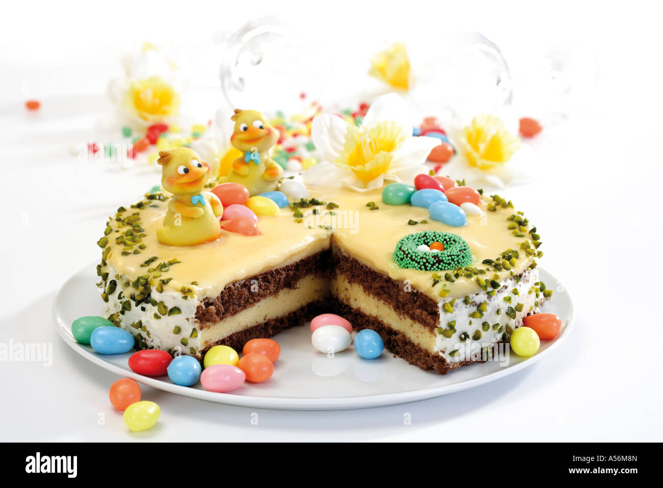 Cream filled easter egg hi-res stock photography and images - Alamy