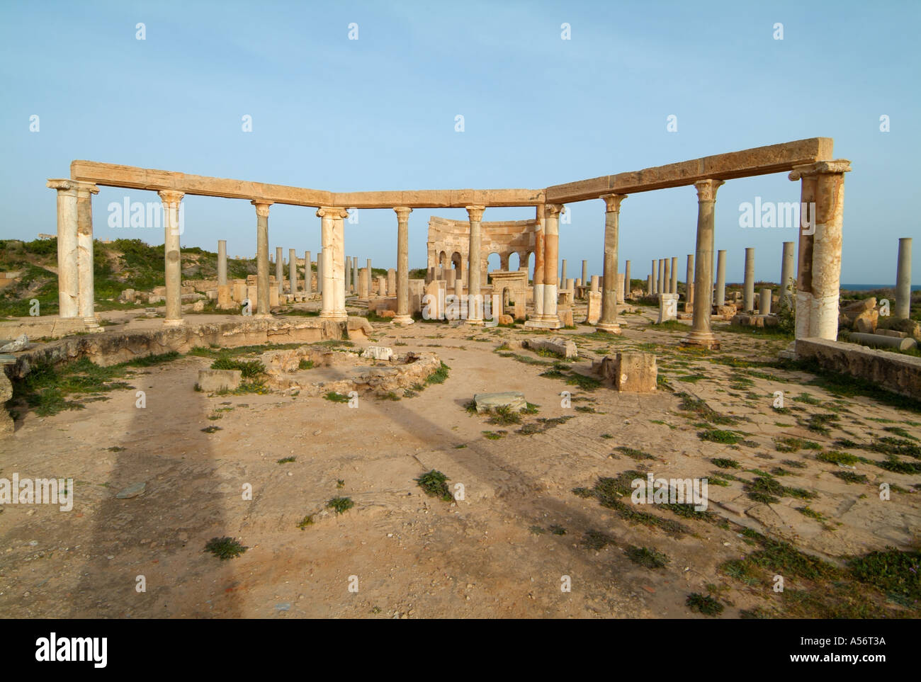 Libyan roman ruins hi-res stock photography and images - Alamy