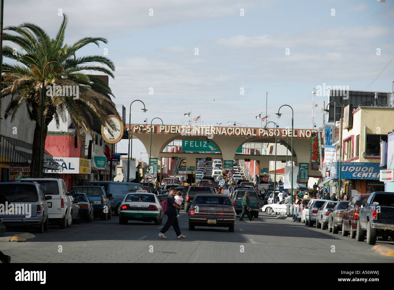 Painet ja1009 mexico hispanic border crossing leaving texas juarez ...