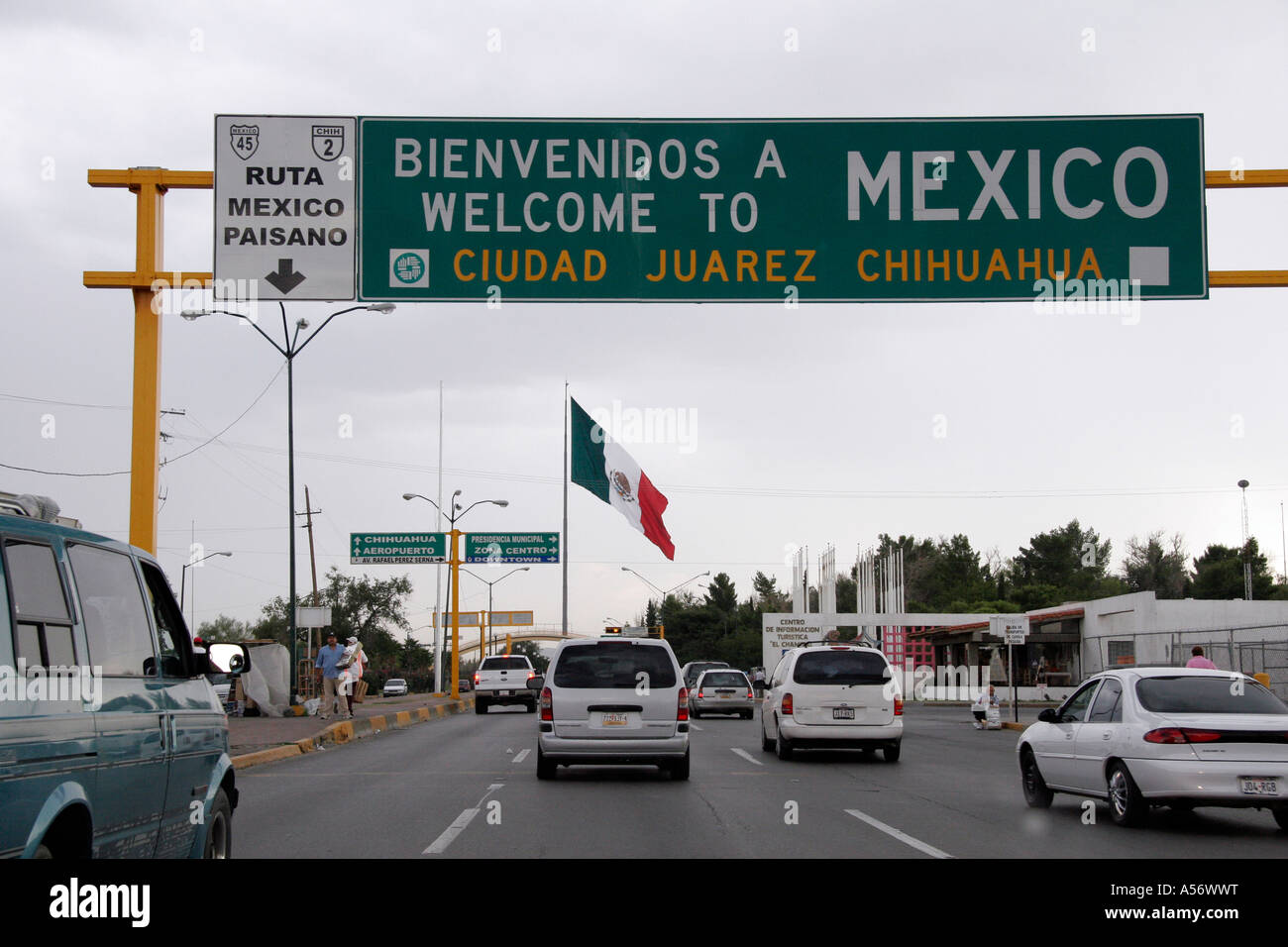 Painet ja1012 usa cars approaching mexican hispanic immigration customs ...