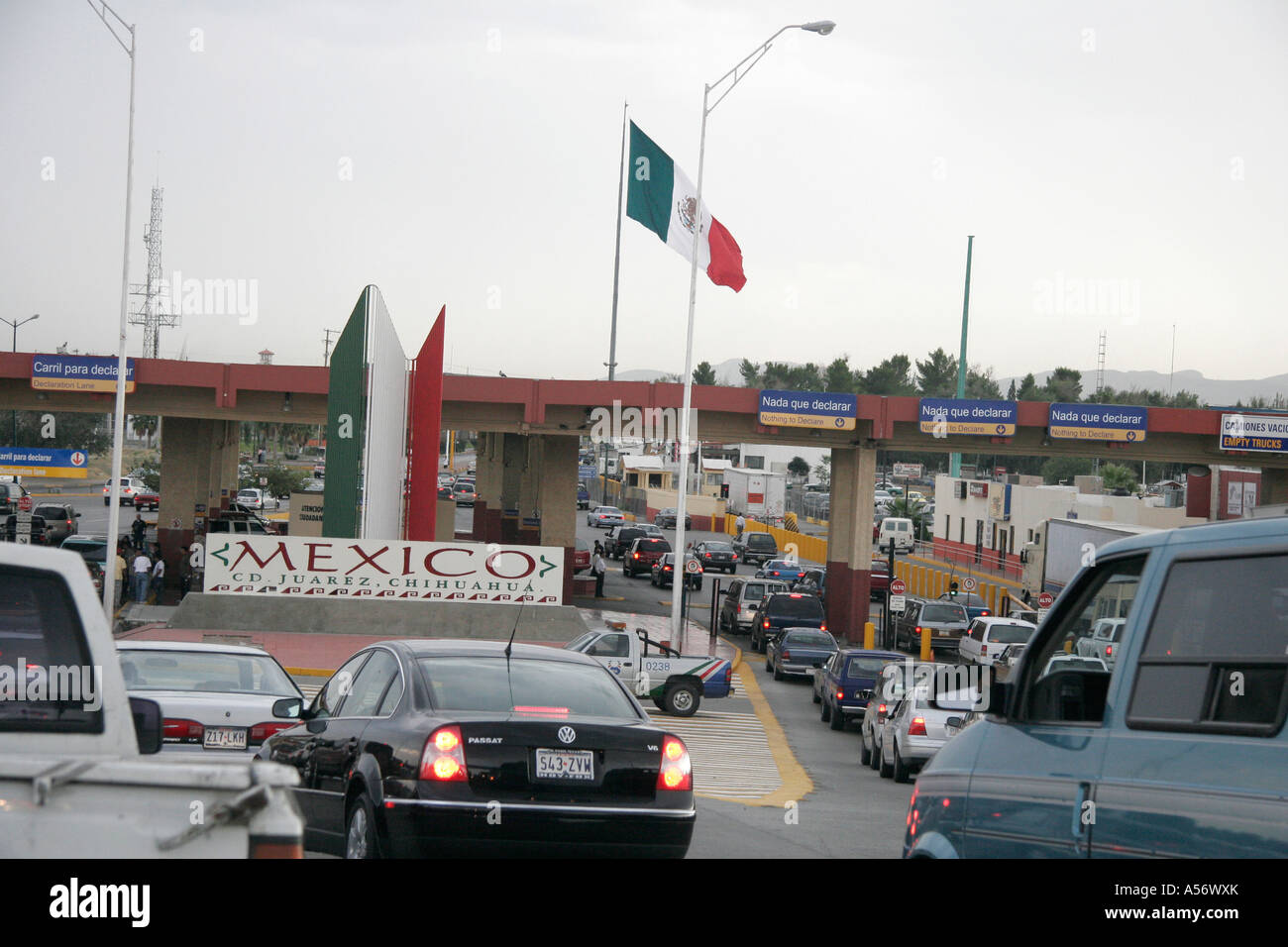 Painet ja1014 usa cars approaching mexican hispanic immigration customs ...