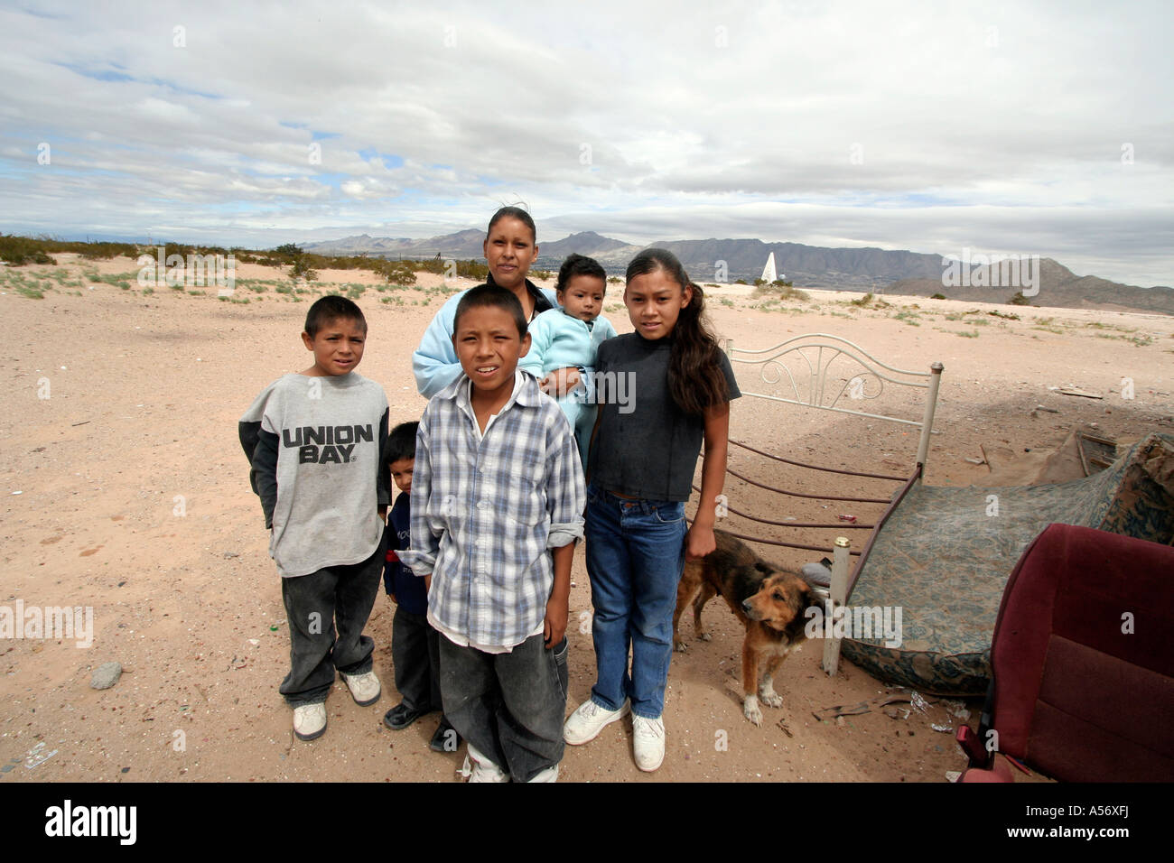 Painet ja1053 mexico hispanic family anapra juarez chihuahua photo 2005 ...