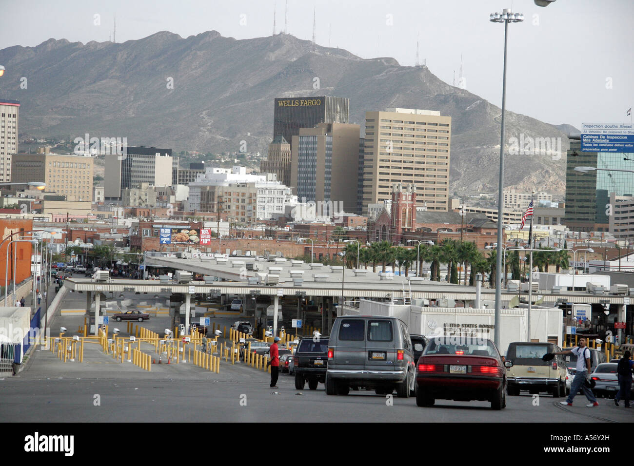 Painet ja1106 mexico hispanic cars waiting through immigration customs ...