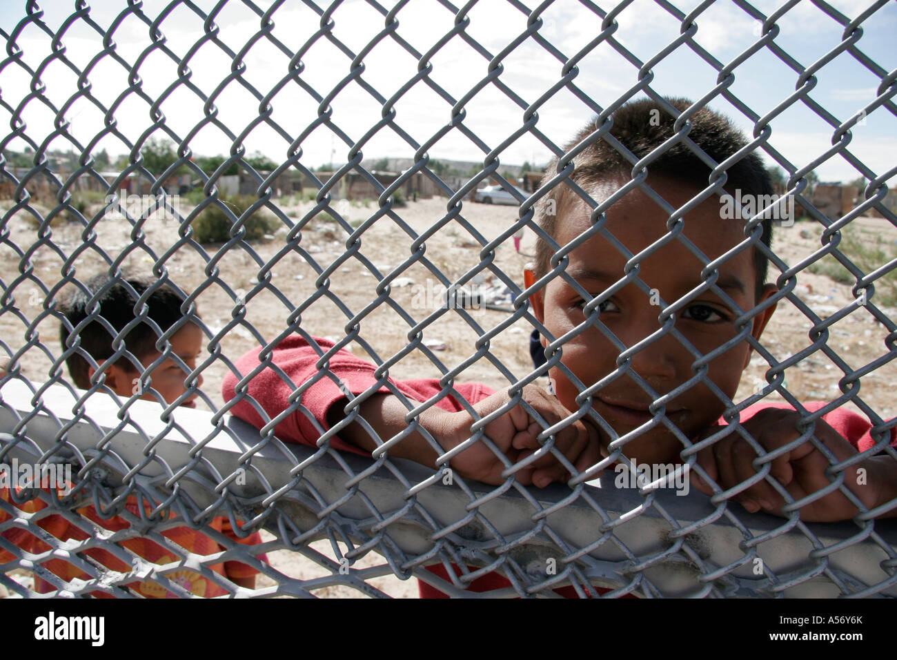 ja1112 usa fence running border between paso texas juarez mexico ...