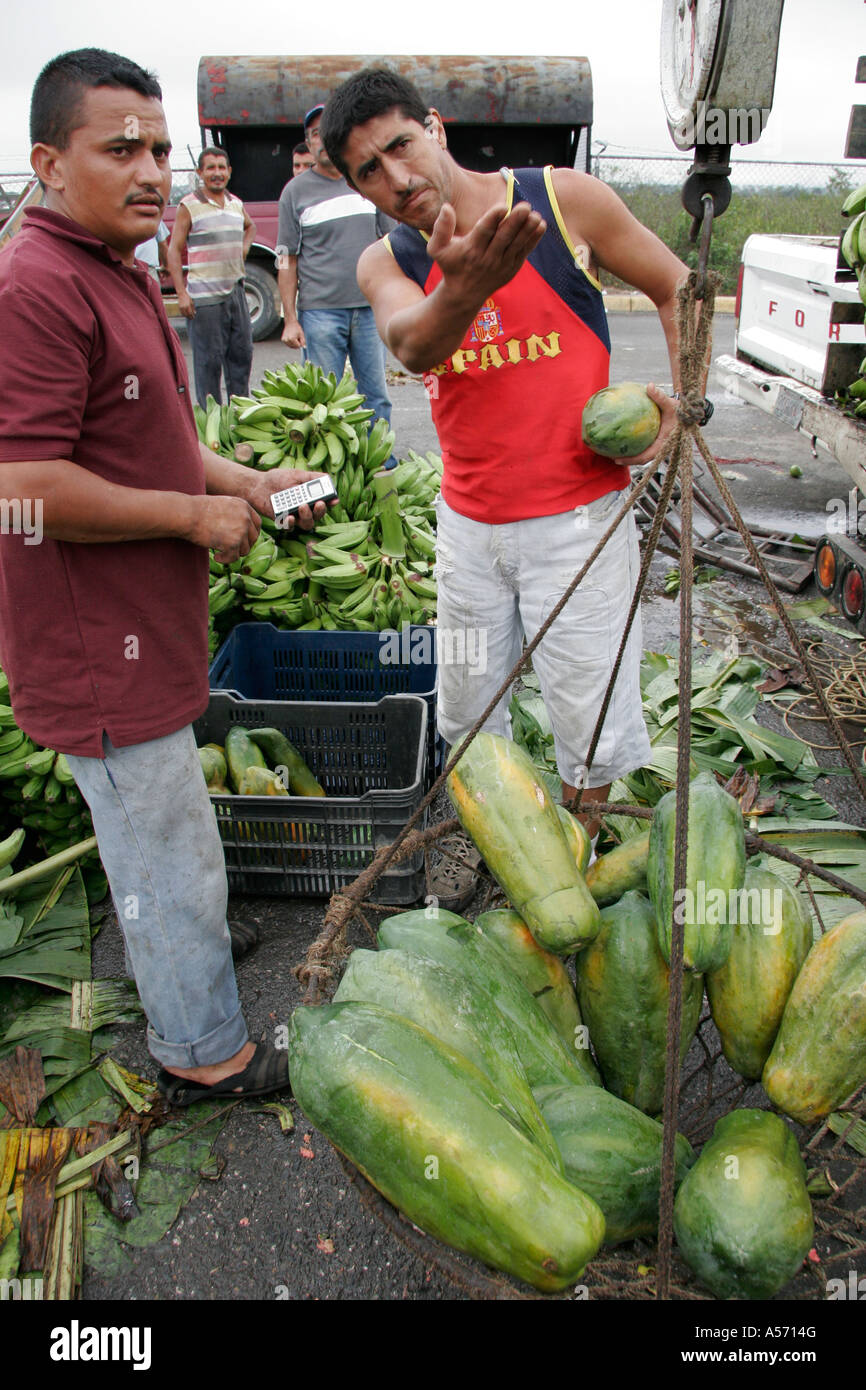 Latin america market barter hi-res stock photography and images - Alamy