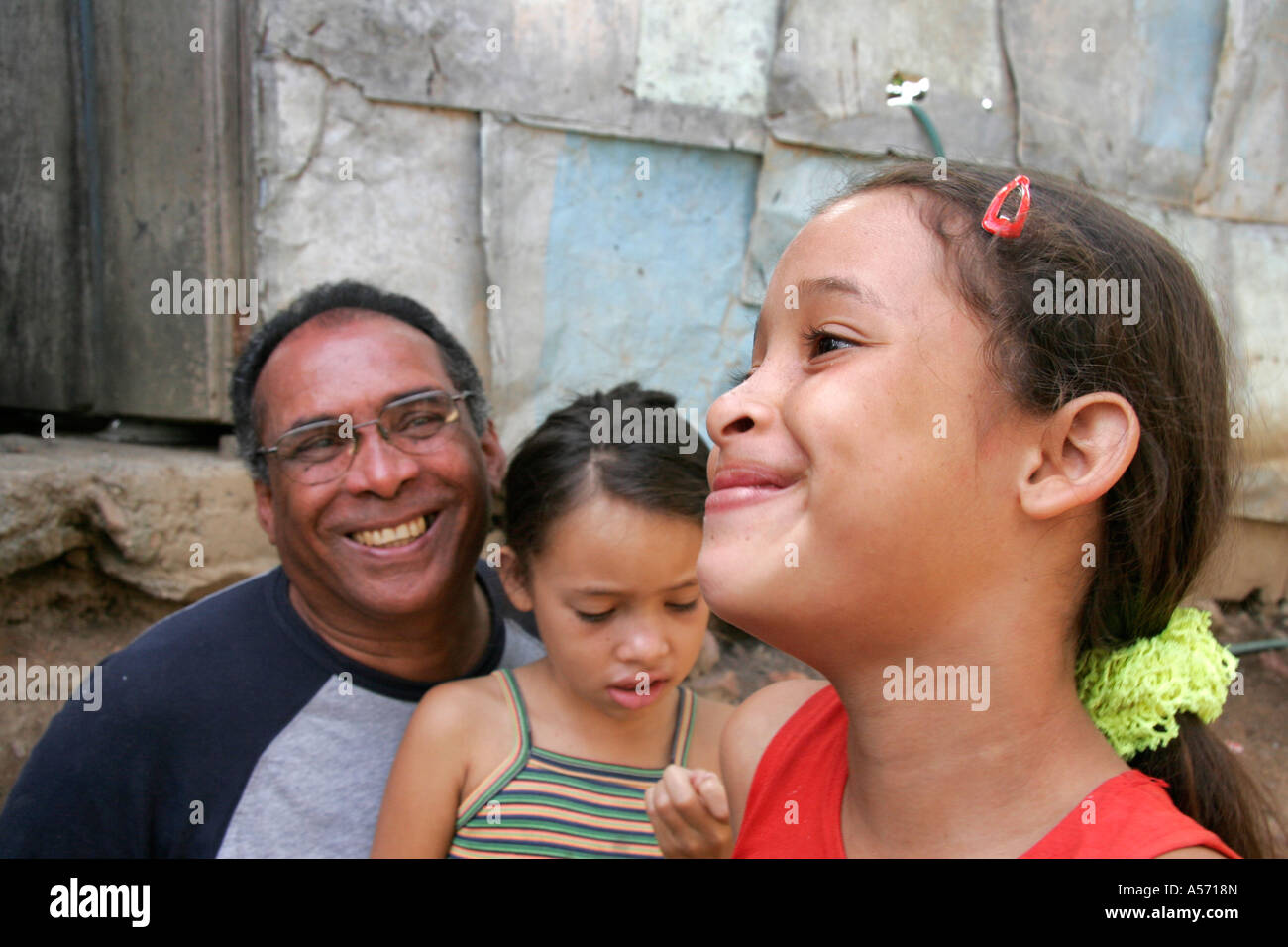 Child poverty house south america hi-res stock photography and images ...