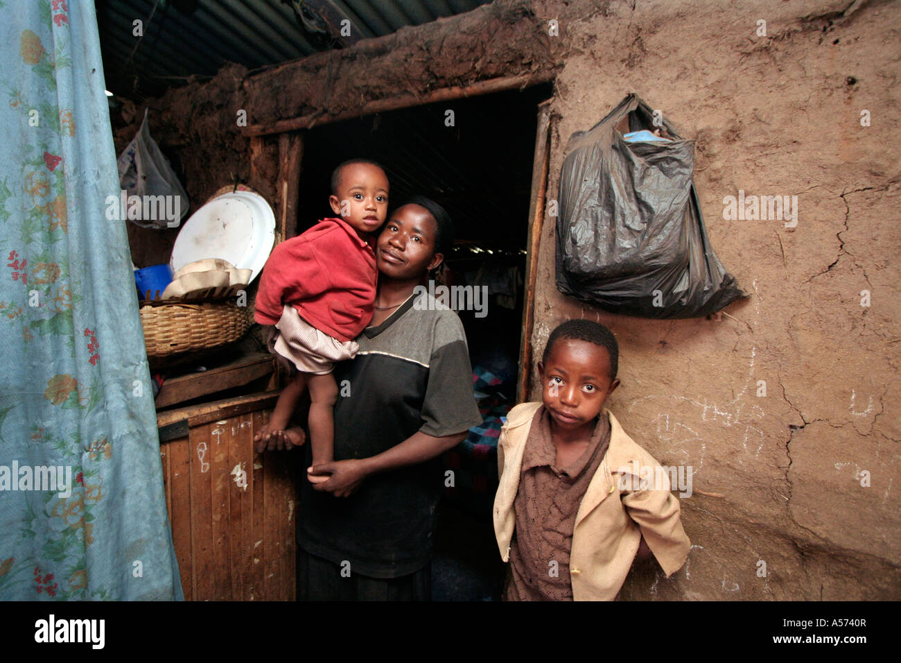 Painet ethiopia interior poor home hi-res stock photography and images ...