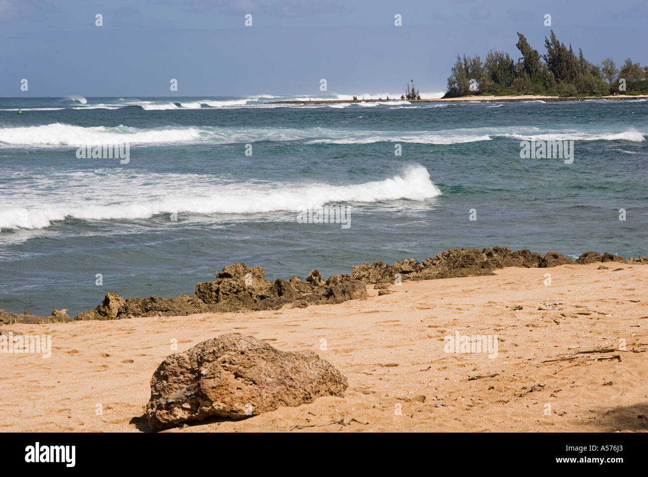 Heavy surf hawaii hi-res stock photography and images - Alamy