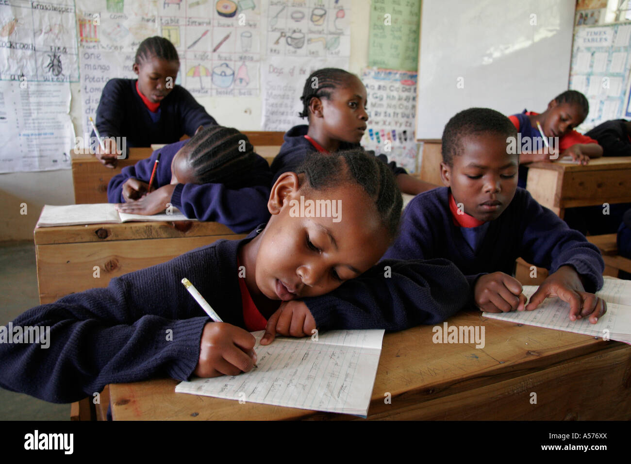 Kenya girls street hi-res stock photography and images - Alamy