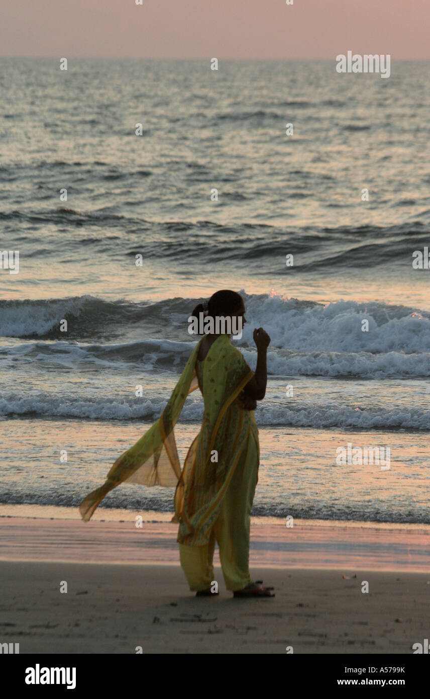 Female tourist goa market hi-res stock photography and images - Alamy