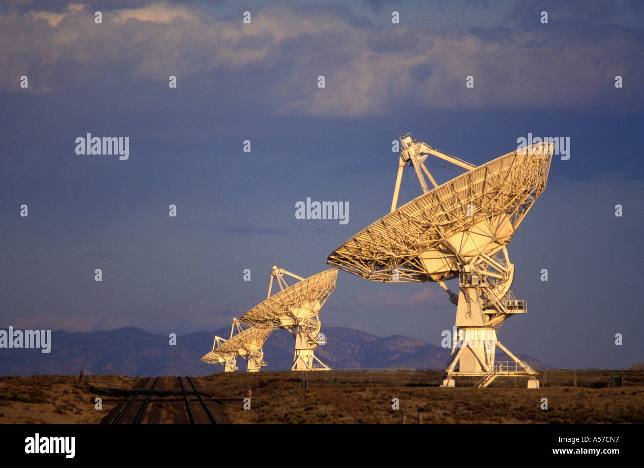Very large array night hi-res stock photography and images - Alamy